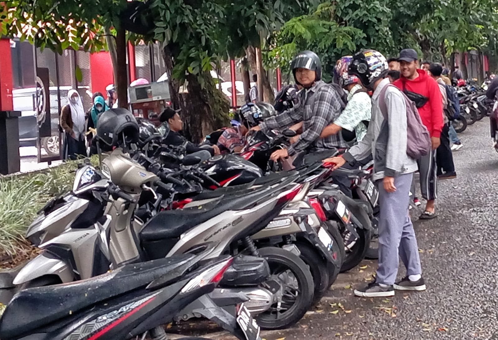Larangan Pelajar Bawa Motor ke Sekolah, Pemkot Bandung Masih Pertimbangkan Kelayakan – Radar ...